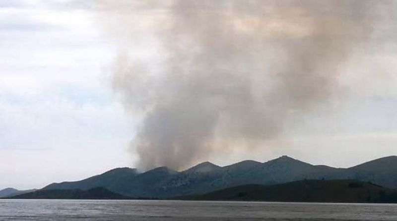 POŽAR NA KORNATU / Udar groma zapalio raslinje na otoku Kornatu u uvali ...