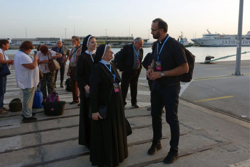 HODOČAŠĆE / Predvođeni biskupom Rogićem 450 vjernika iz Županije ...